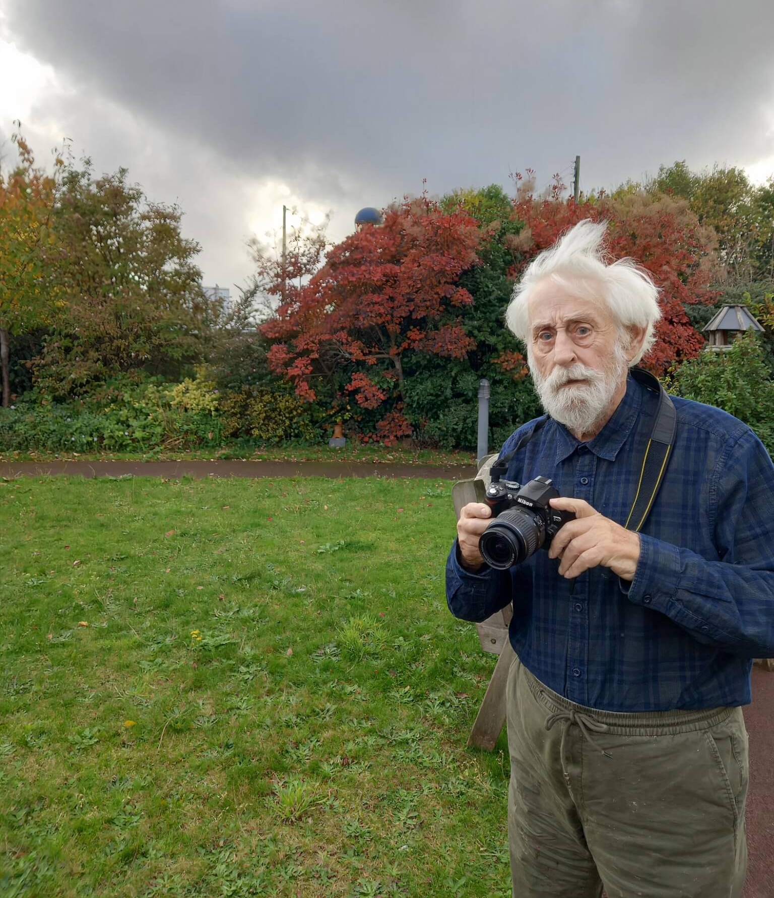 ROGER REDISCOVERS HIS FOCUS | Camelot Care Dementia Nursing Homes, Somerset